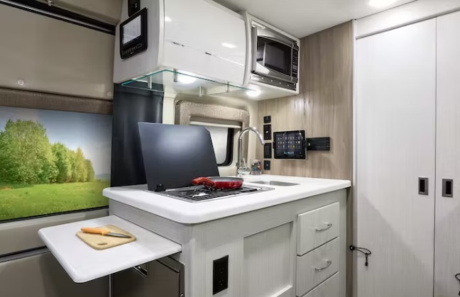 2023 Thor – Rize – Van Life