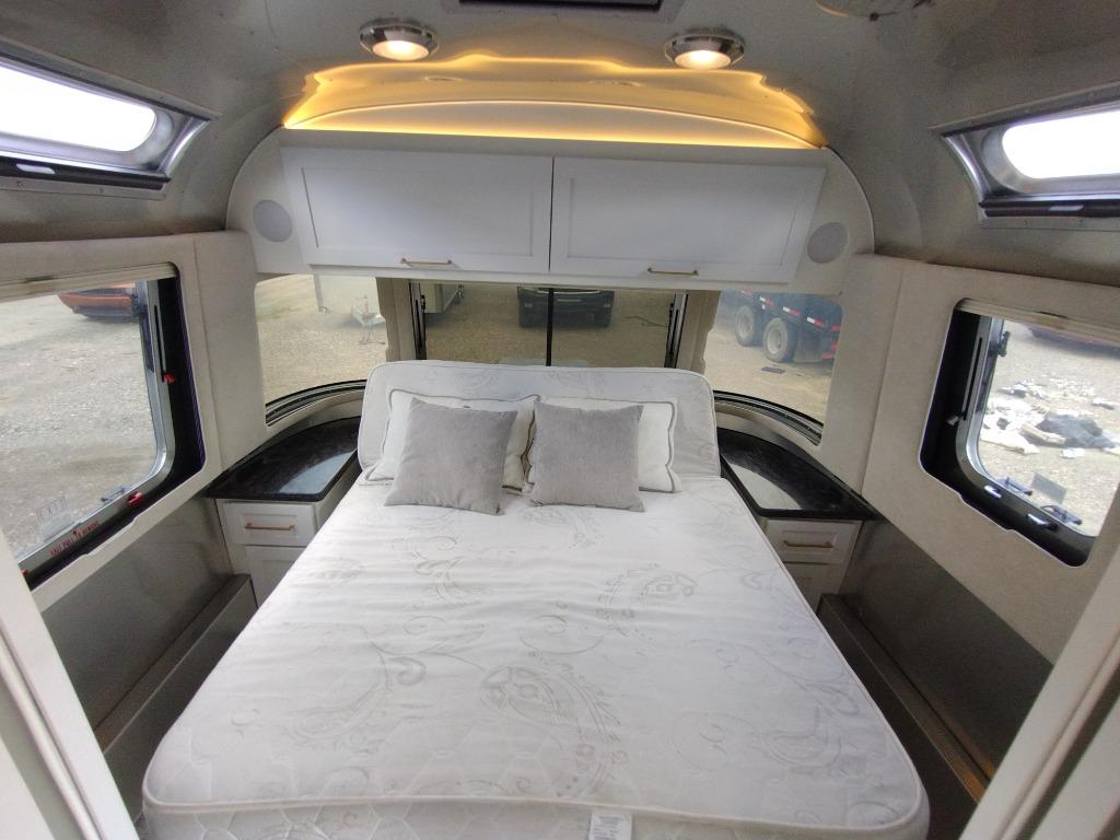 2021 Airstream - 33 FB Classic - Van Life